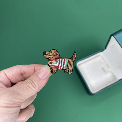 法式刺绣彩色小狗图案 小尺寸百搭新款时尚服装配饰印度丝胸针