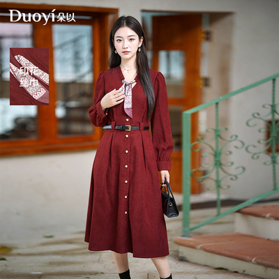 朵以2025冬季新款法式复古丝巾收腰显瘦连衣裙单排扣中长款裙子