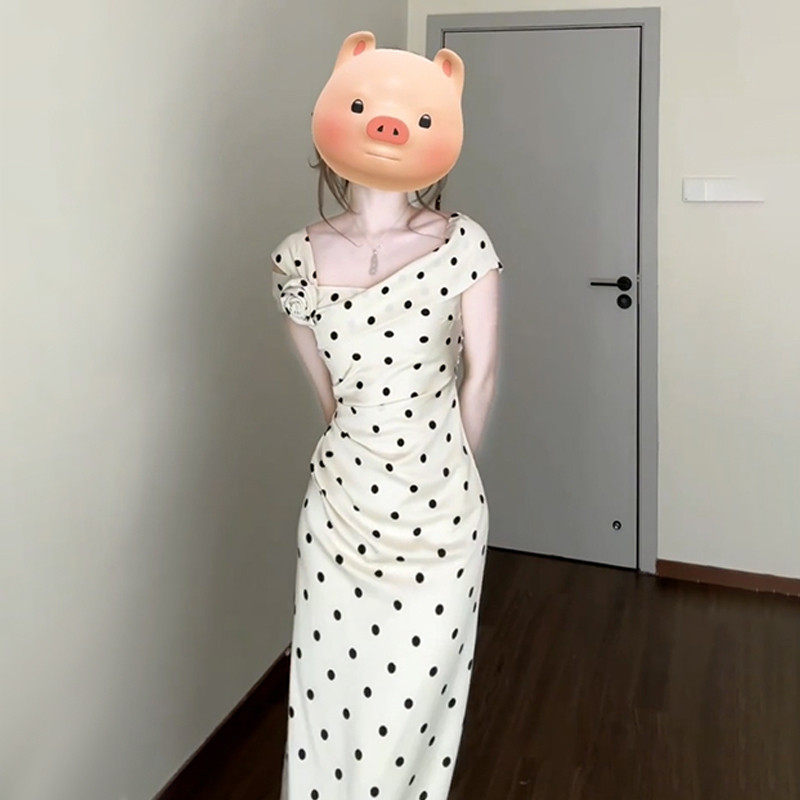 法式气质白色波点洋装子女装夏季2026新款立体花朵收腰包臀长裙