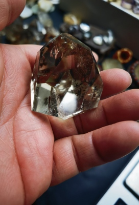 东海本地天然水晶原石随形摆件把玩标本重94.6克