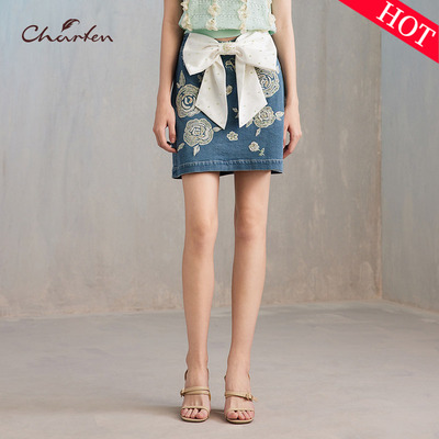设计感小众牛仔花刺绣包臀短裙