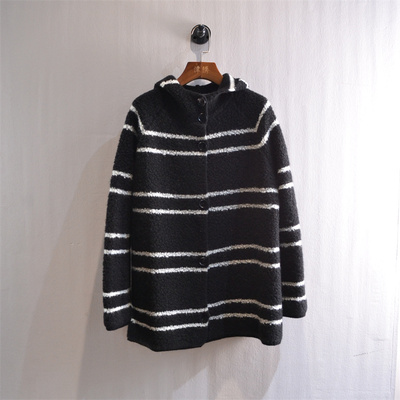 黑白条纹连帽羊毛外套