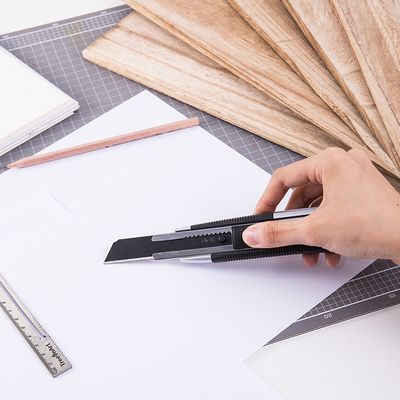 得力2092大号美工刀快递壁纸