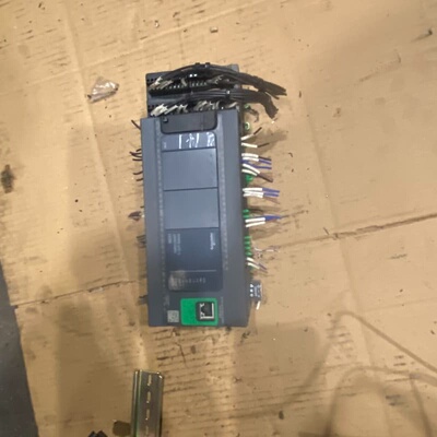 议价施耐德PLC TM241CE40T，实物拍摄，功能正常，包好
