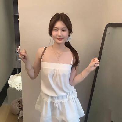 甜美可爱叠穿白色吊带裙
