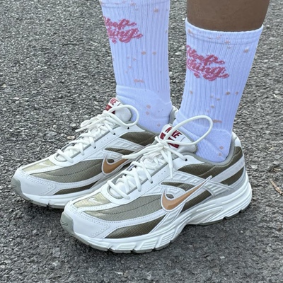 Nike 时尚网面透气脱缰系列GS 生活休闲鞋 男女同款lQ9788-271