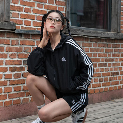 茵特丨阿迪达斯外套女款秋季跑步上衣运动风衣梭织连帽夹克HT3399