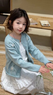 韩国品牌童装Lovi26春款新女童洋气百搭针织开衫绣花蓝色圆领毛衣