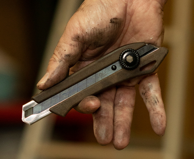 日本原装进口OLFA爱利华美工刀18mm大号 手柄含木屑防滑放油适合多环境使用