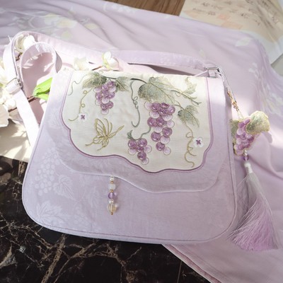 新款汉服货郎包古风斜挎女包新中式葡萄刺绣包国风衣服百搭流苏包