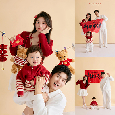 红色毛衣主题拍照全家福