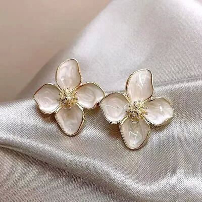 Hypoallergenic Stylish Vintage Flower Stud Earrings Premium