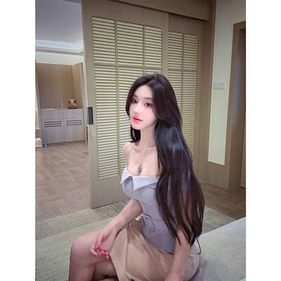 WW定制「矜贵韩女」休闲职业风露肩上衣女不规则开衩包臀短裙套装