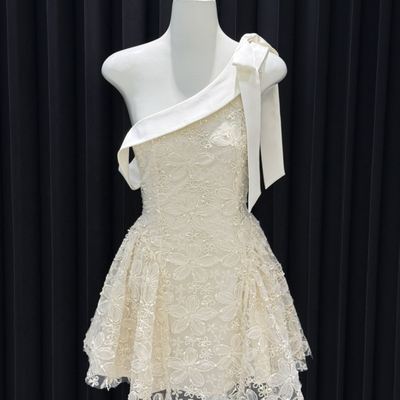 NZFS 楠子家-26夏上新名媛千金风蕾丝拼接斜肩蝴蝶结连衣裙7908