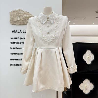 AIALA LUMENA-绣襟层絮米白蕾丝花边珍珠领连衣裙收腰百褶L21061