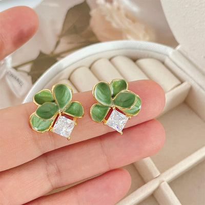 S925银针复古绿山茶花耳钉