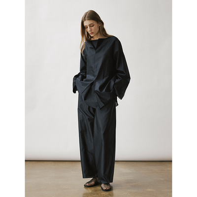 VIKTORIACHAN 26SS春夏新品 设计感V领简约纯色衬衫女喇叭袖上衣