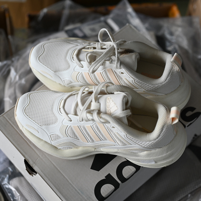 阿迪达斯女子防滑耐磨轻便跑步鞋