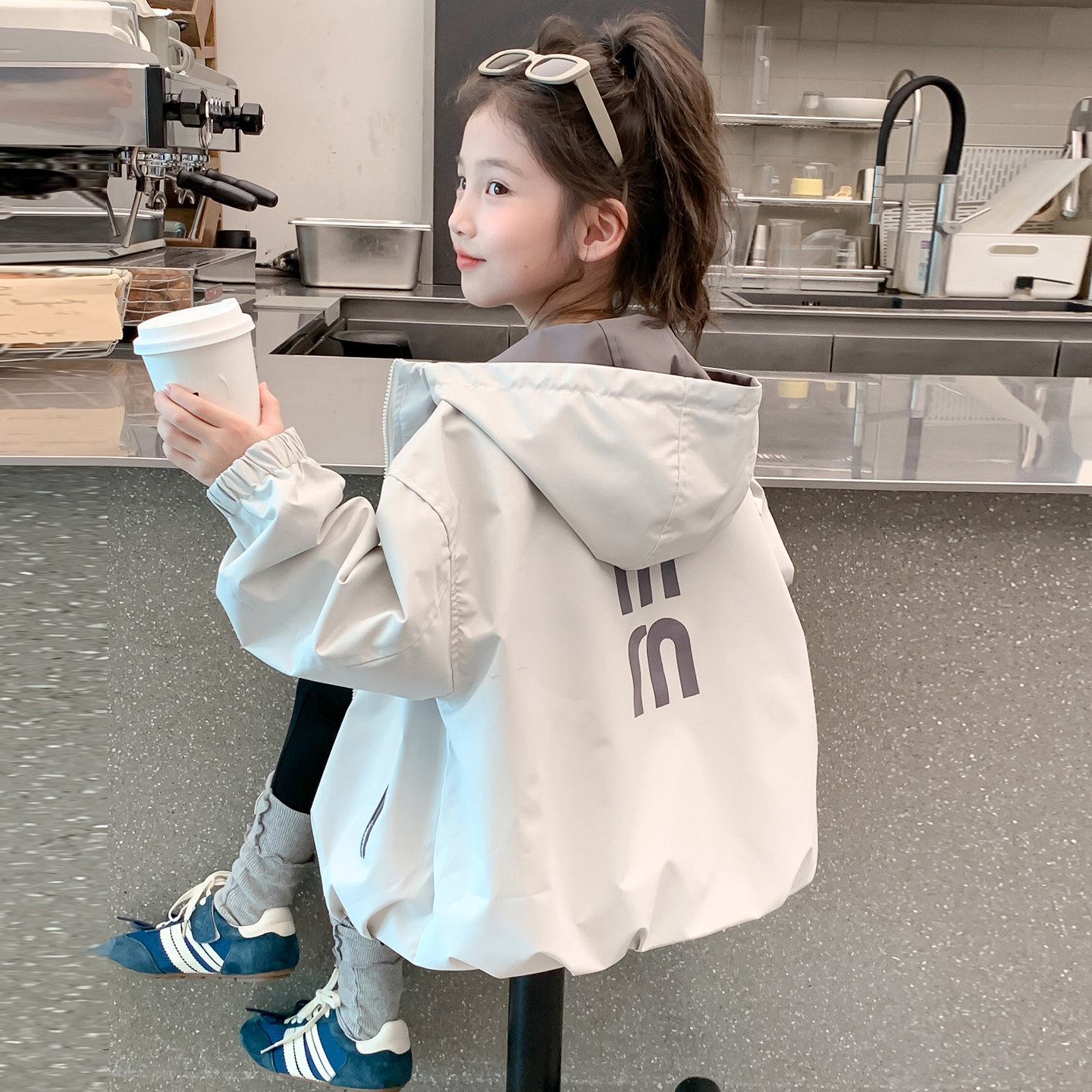 女童春装外套2026新款儿童洋气女孩春秋字母夹克春季两面穿冲锋衣