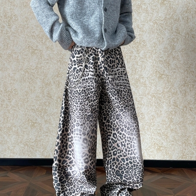 水洗渐变豹纹弯刀牛仔裤男