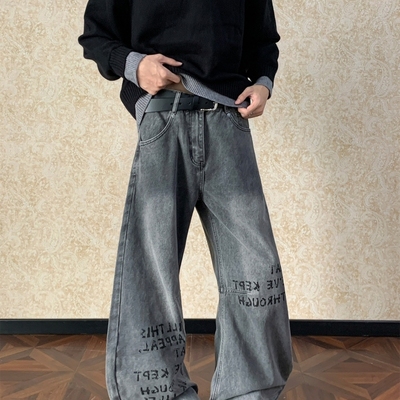 水洗渐变字母印花弯刀牛仔裤