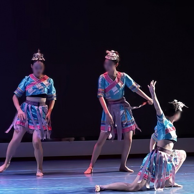 《滴滴答》同款蓝色女子舞蹈服