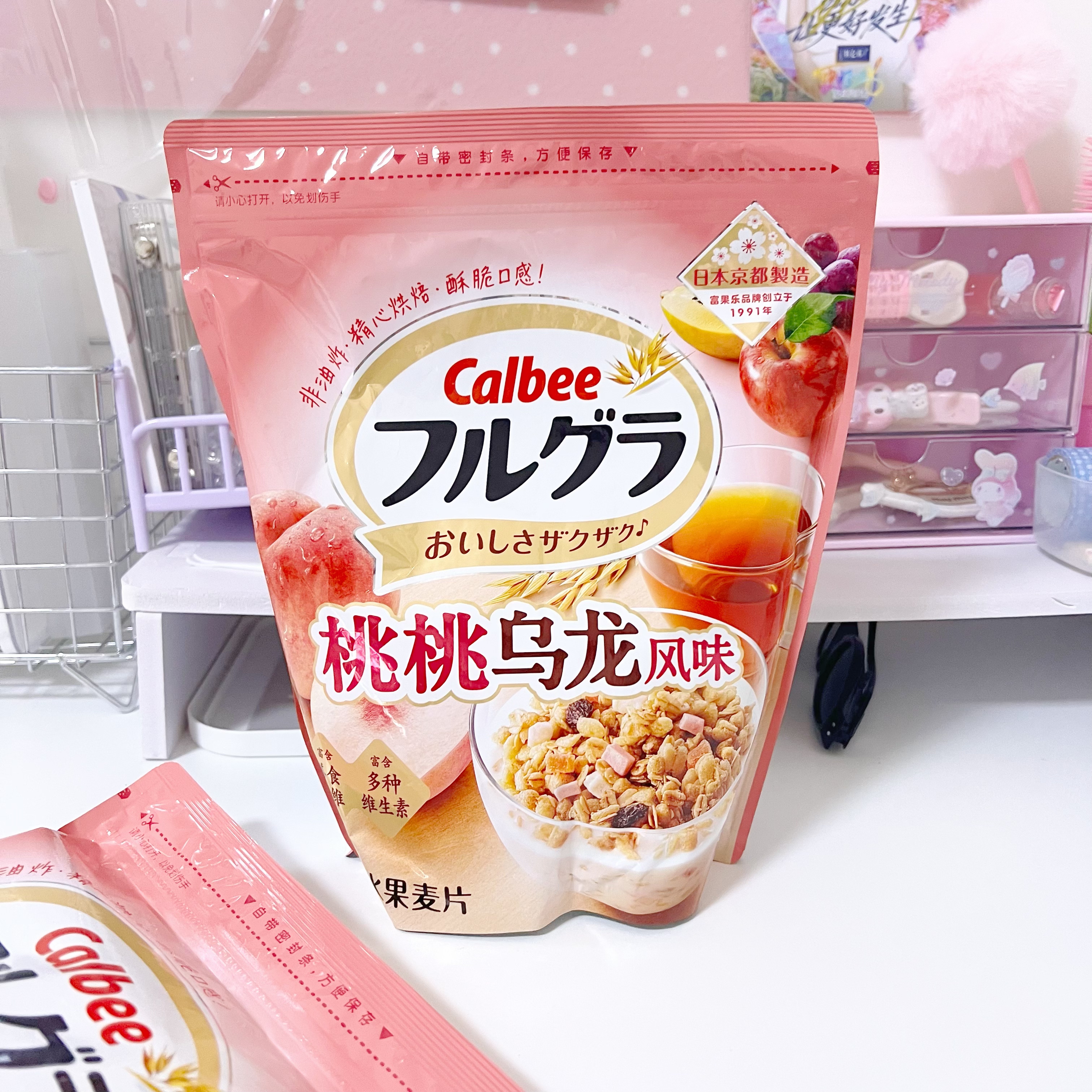 日本进口卡乐比calbee桃桃乌龙风味水果麦片即食冲饮早餐燕麦片
