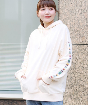 不退换货 乐天官网Titicaca森女部落民族风拼接有帽毛圈长袖卫衣