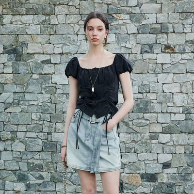 轻薄柔软泡泡袖系带上衣T恤