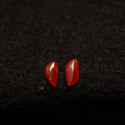 冰种天然满色红翡随形小戒面