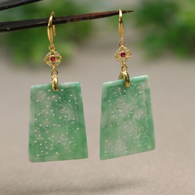 翡翠古钱币龙纹雕花耳坠
