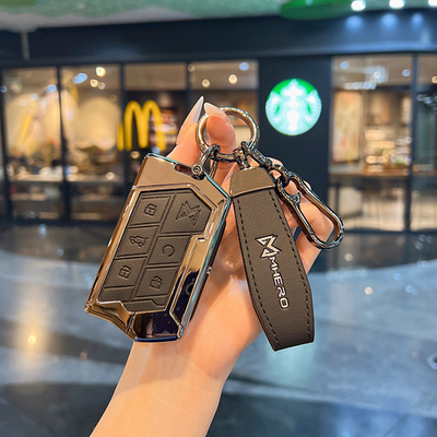 适用猛士917钥匙套24-26款M800越野车遥控金属壳包扣高级感皮革