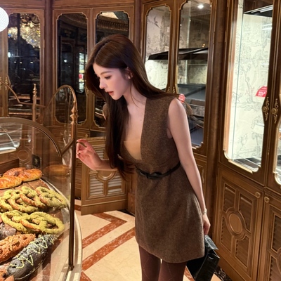 FAY【复古格调】秋冬款透视网纱毛呢无袖收腰显瘦A字摆背心连衣裙