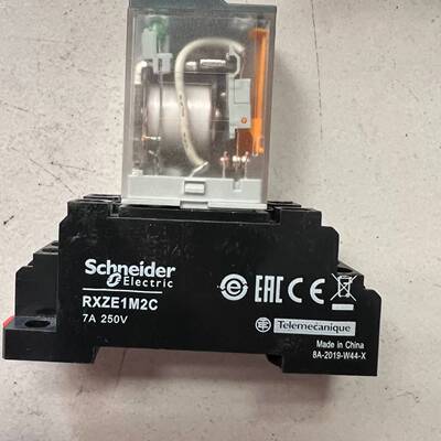 可维修继电器RXM2LB2BD，24VDC，带底座RXZE1议价