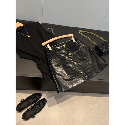 捡漏！非平替！商场319的亮面皮质半裙U006