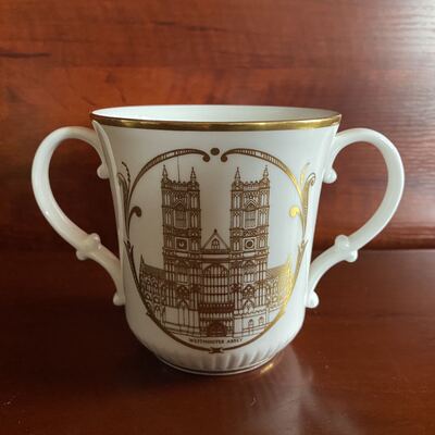 Royal Doulton 皇家道尔顿 女王加冕纪念杯 25周年鎏金双耳收藏杯