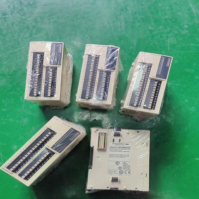 施耐德PLC模块TM2DMM24DRF，p