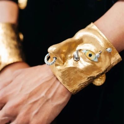 Exaggerated Vintage Alloy Plated Eyes Cuff Bracelet For Wome