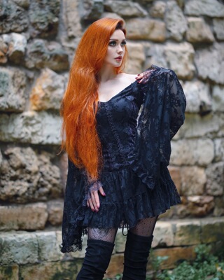 方领收腰长袖黑色蕾丝气质纯欲风