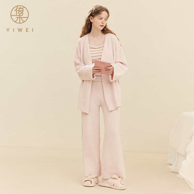 yoloo倚未半边绒睡衣女秋冬甜美吊带可外穿家居服保暖睡袍三件套