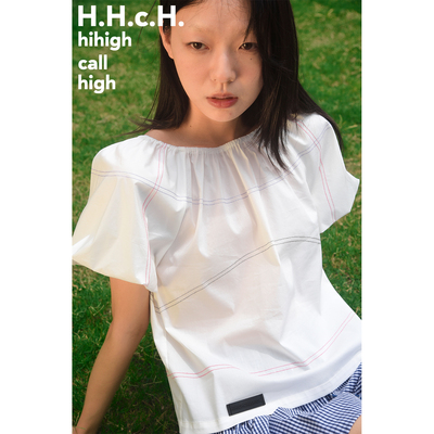 撞色明线花苞袖弹力一字领上衣