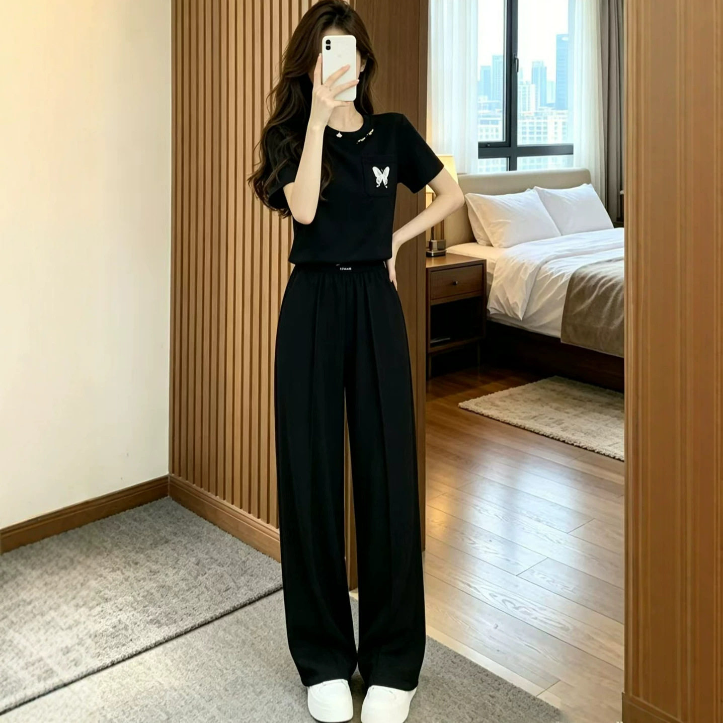 高级感黑色显瘦运动休闲套装女夏季新款蝴蝶刺绣短袖阔腿裤两件套