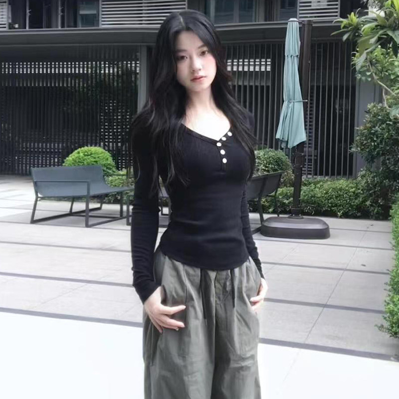 欧美式设计正肩V领长袖T恤女春秋内搭短款打底衫辣妹修身显瘦上衣