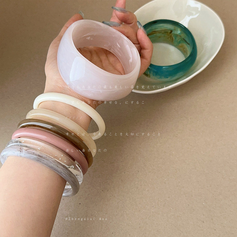 夏季简约百搭彩色树脂手镯女高级感清新小众时尚气质潮流手环手饰