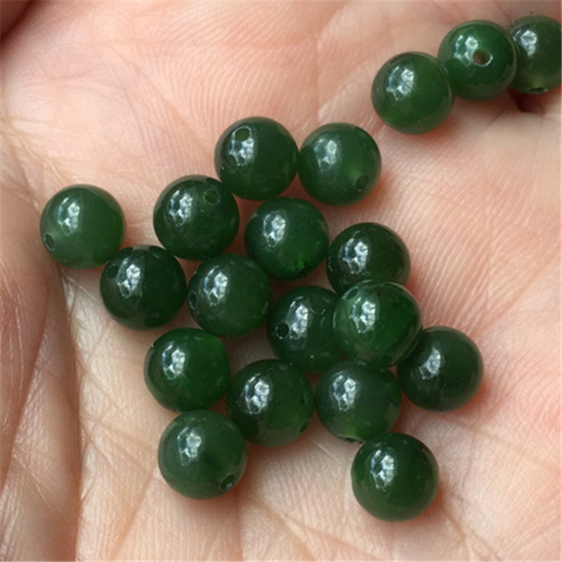5.8--6mm 新疆天然和田碧玉园珠.菠菜绿。精致剔透