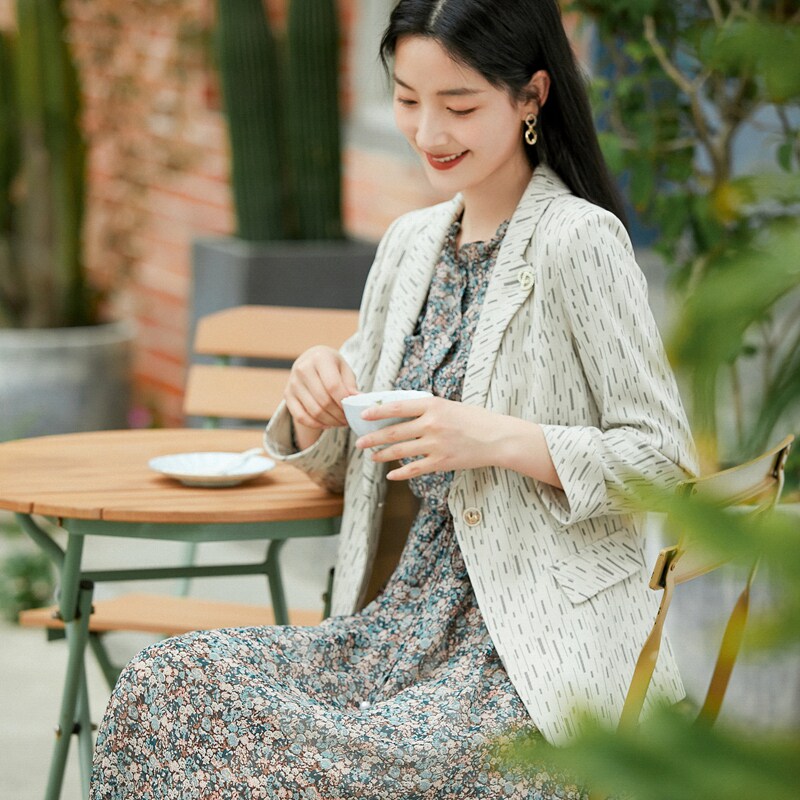 乔妮塔品牌西装2026春秋季长袖修身短款小西服OL职业小个子外套女