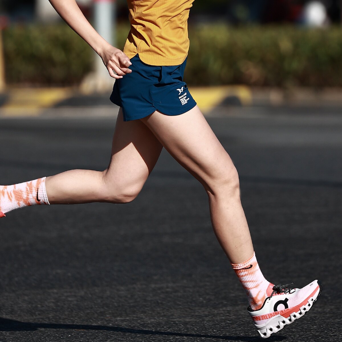 BODYWIT身体智慧向右Cityrun女轻量速干手机仓防走光跑步短裤