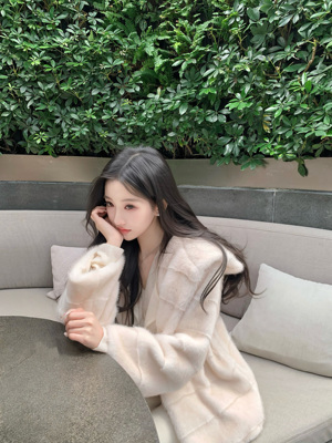 叶嘉Nailah超嫩环保皮草外套女