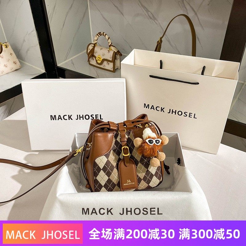 MACK JANKLES品牌正品新款爆款秋冬复古菱格水桶包百搭斜挎水桶包_虎窝淘