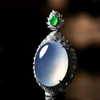 羊子珠宝 仙隐 老坑高冰种淡紫底鸽子蛋18K金镶钻翡翠吊坠10.28